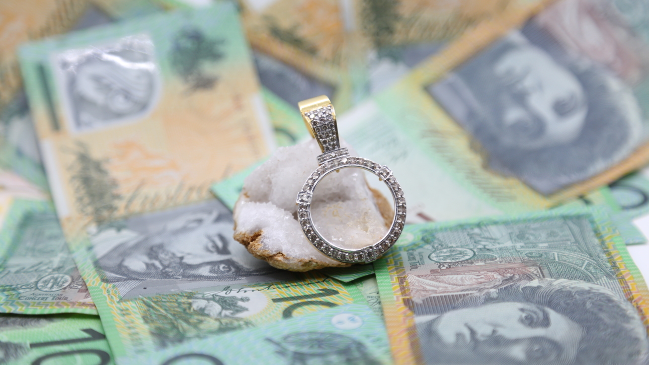 full sovereign iced pendent - Wynnum Gold Buyers